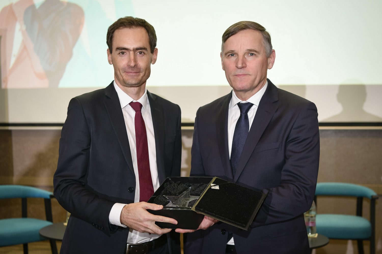 KD Skladi ponovno najboljša slovenska družba za upravljanje z ...